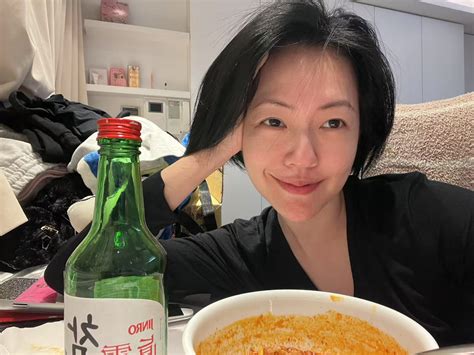 Dee 參加了一場充滿愛的婚禮 ️但現在攤在床上還是很爽！爸爸在女兒的婚禮上要送什麼禮物，才能又有意義又能讓參與的人很有感？偉忠哥讓我見識