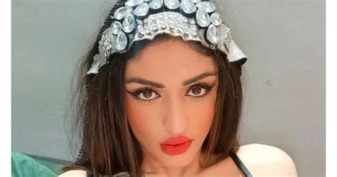 Еротичната танцьорка Пандора Баща ми беше по зъл от бащата на Азис