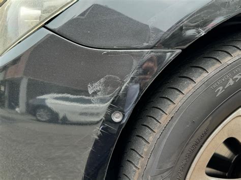 我的車被撞了 我停在路邊被擦撞 事情經過： 「我早上剛到公司開會 ， 就接到警察打電話 說我的車被撞了」 當下想說慘了 對方如果沒有保險的話