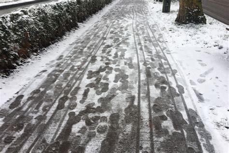 無料画像 雪 冬 フィート 自転車 白と黒 自動車用タイヤ 工場 アスファルト ブランチ 路面 黒と白 木材