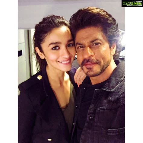 Alia Bhatt Instagram Must Pause For Selfie Always Dearzindagi