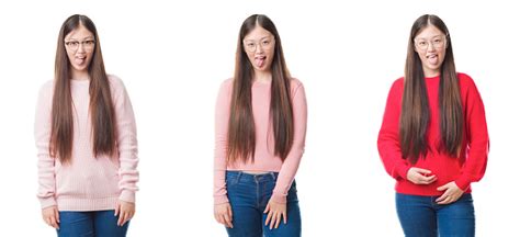 혀를 집어 넣는 절연된 배경 위에 젊은 아름 다운 중국 여자의 콜라주 행복 재미 있는 표현을 밖으로 감정 개념입니다 감정에 대한