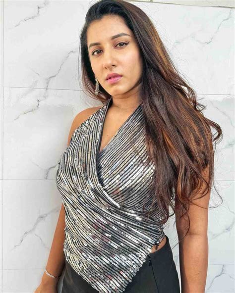 Anchor Vishnu Priya రోజురోజుకూ గ్లామర్ షో పెంచేస్తున్న హాట్ యాంకర్