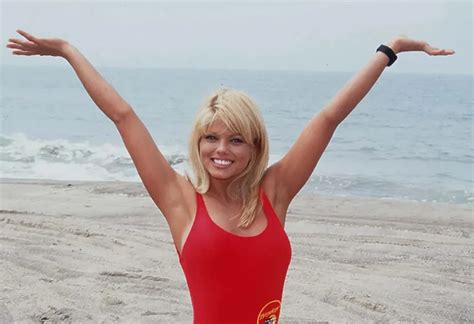 Zvijezda Serije Baywatch Pozirala U Donjem Vešu Ljudi Ne Vjeruju