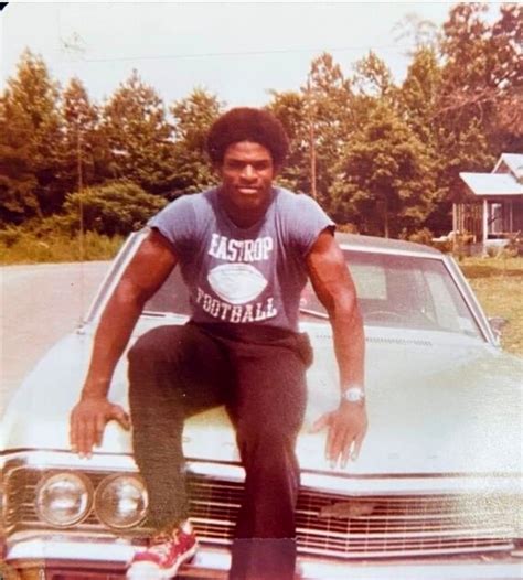 عکس رونی کلمن در دوران نوجوانی و ۱۶ سالگی؛ سال ۱۳۵۹