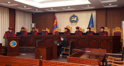 Үндсэн хуулийн цэцийн их суудлын хуралдаан болов МОНГОЛ УЛСЫН ҮНДСЭН
