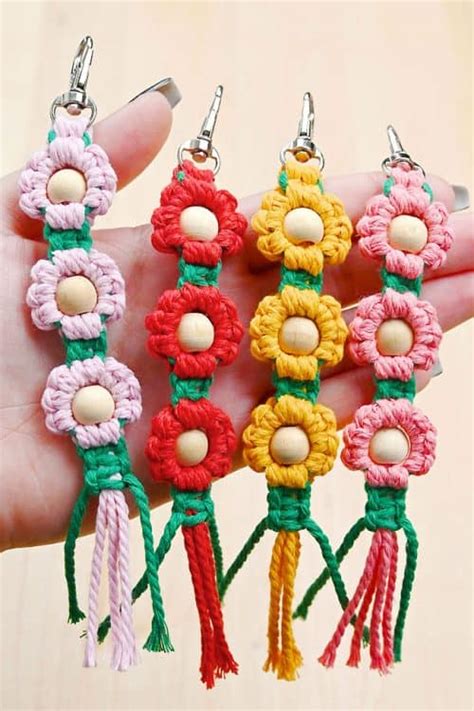 macrame flower keychain easy daisy macrame keychain pattern