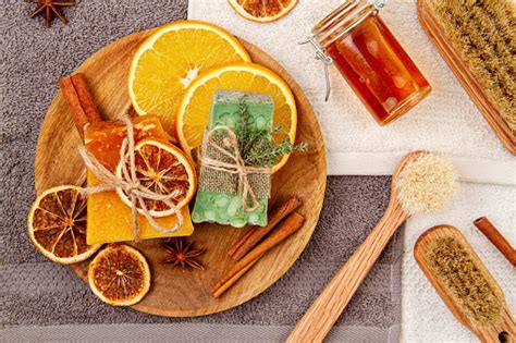 핸드메이드 천연 비누와 드라이 샴푸 친환경 스파 뷰티 스킨 케어 컨셉 중소기업윤리적 쇼핑 아이디어 Diy에 대한 스톡 사진 및 기타 이미지 Istock