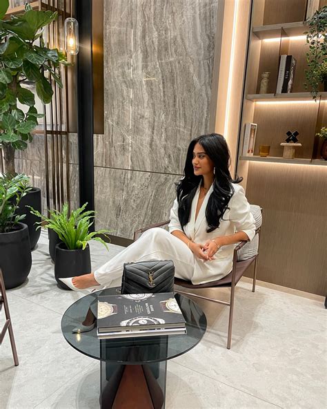 Neïla Investir à Dubaï 🇦🇪 Neila Dubai • Instagram Photos And Videos