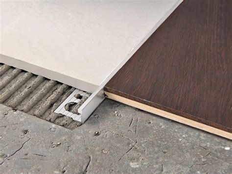 Надежное и эстетичное соединение разных напольных покрытий для создания гармоничного интерьера