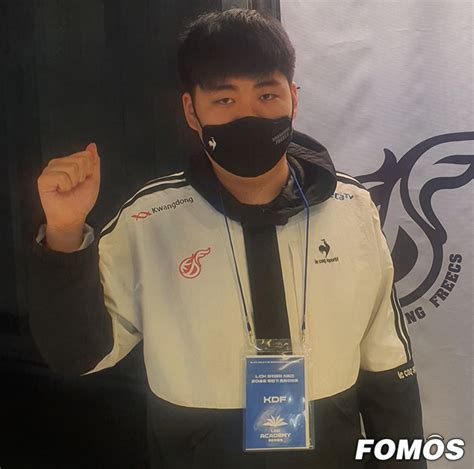 Lck 아카데미 시리즈 트라이아웃 참가팀 피지컬 소통 리더십 그 중 제일은 나이