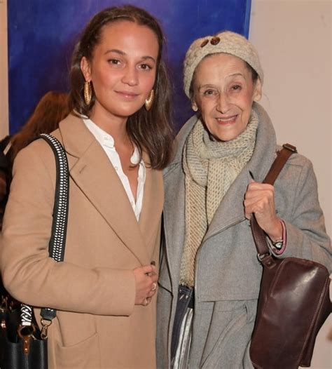 Alicia Vikander Age Net Worth Husband Family And Biography Updated Bignamebio