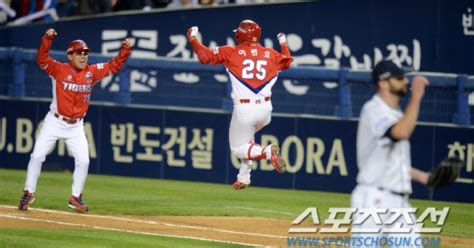 포토 만루포 이범호 한국시리즈 우승을 향해 한걸음