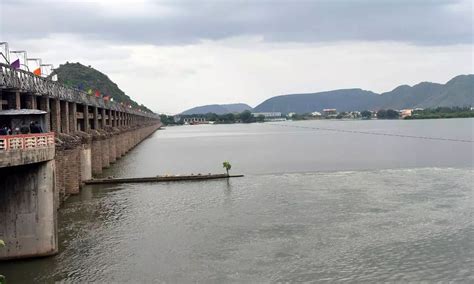 Vijayawada Prakasam Barrage Gets Steady Inflows 10000 Cusecs Released