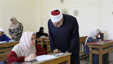 اليوم طلاب القسم الأدبي بالثانوية الأزهرية يؤدون امتحان مادة التوحيد