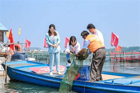 光明日报 2023江苏苏州阳澄湖大闸蟹正式开捕迎三年来最大丰产 苏州市阳澄湖大闸蟹行业协会 官方网站