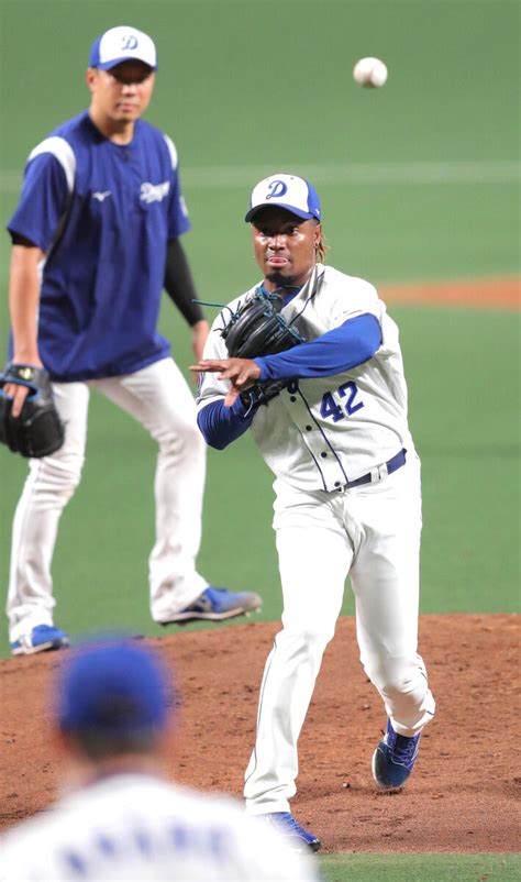 【中日】ロサリオがバンテリンdのマウンドで“初投げ”「めっちゃいいマウンド」 スポーツ報知