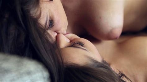 Hot Lesbos Masturbating One Another XBabe Video