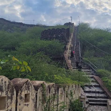 गढ़ गणेश मंदिर जयपुर जहां गणेश जी की पूजा बाल रूप में होती है Garh