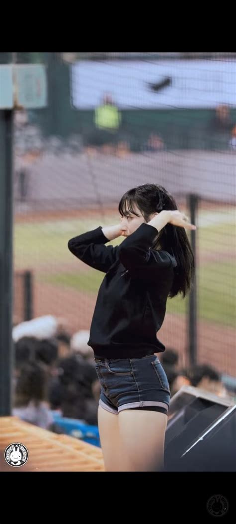 요즘 한화 하지원 치어리더가 육덕계열 인기더군요 Mlbpark