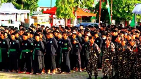 RIBUAN PENDEKAR PAGAR NUSA DAN BANSER PENUHI APEL AKBAR DI ALUN ALUN