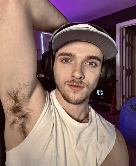 Dont You Just Love When Guys Arent Afraid To Show It All 😏 Rmenintanks