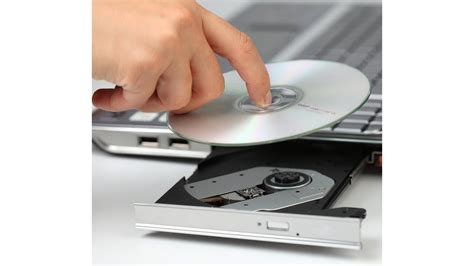 Как вытащить извлечь диск из дисковода привода компьютера ноутбука Youtube