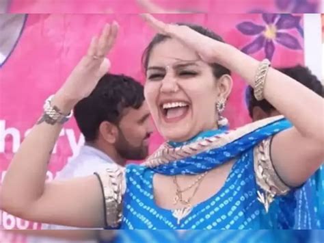 Haryanvi Dance Video Sapna Chaudharys Hot Dance Moves Sets The Stage