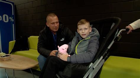 Drużyna Tvn24 I Hokejowa Reprezentacja Artystów Stoczyły Mecz Charytatywny