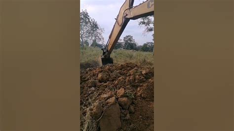 වැඩ කරන්නෙ කෙල්ලක් කියල හිතන්න පුලුවන්ද මෙයාගේ වැඩ බලන්නකෝ 😘 Excavator Adventure Coversong