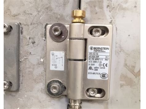 Installing And Setting A Bernstein Safety Hinge — Stuga