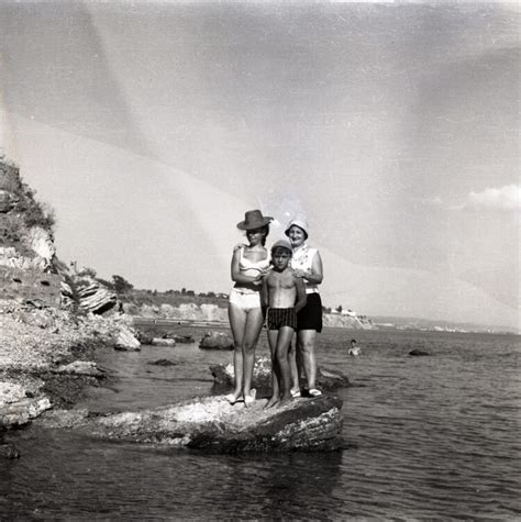 8 Hot Sexy Idil Biret Bikini Pics