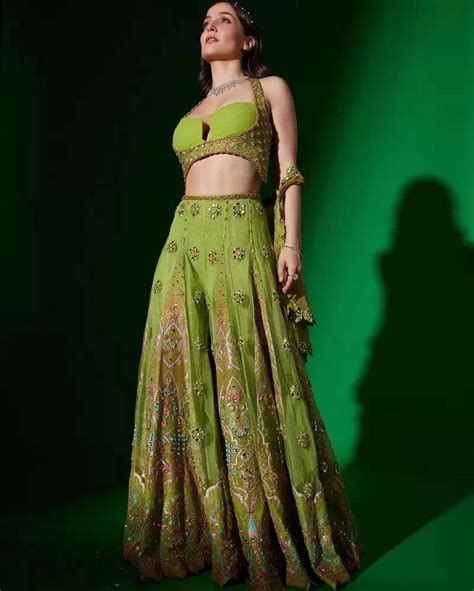 Photo Gallery Elli Avram Showed Her Traditional Avatar In Her Latest
