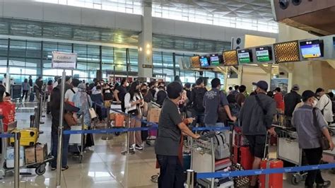 Jumlah Penumpang Pesawat Di Bandara AP II Capai Juta Di Libur Nataru Transportasi