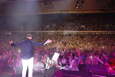 Aco Pejović održao spektakularan koncert u Novom Sadu FOTO