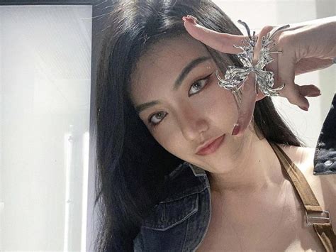 5 Potret Kecantikan Model Dewasa Malaysia Le Bala Yang Menggemaskan