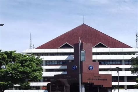 10 Daftar Universitas Terbaik Di Jawa Barat Versi UniRank 2023 IPB