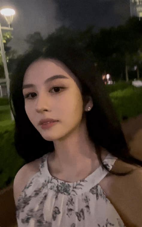 容祖儿蔡卓妍现身周杰伦演唱会 现场点歌明明就上海热线娱乐频道
