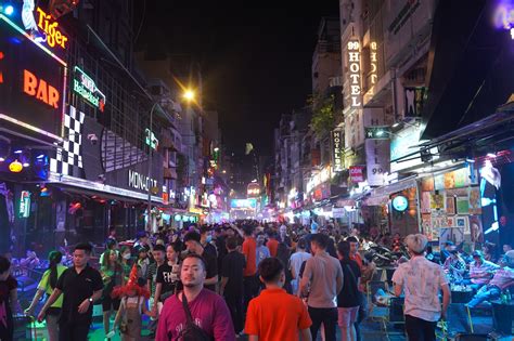 Không Gian Halloween Tràn Ngập Phố Tây Bùi Viện