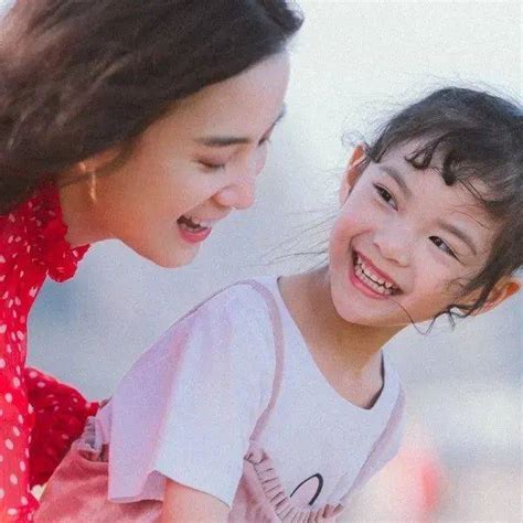 人民日报曝光两张相隔20年的对比照：妈妈，是女儿一生的宿命马奇梅格母亲