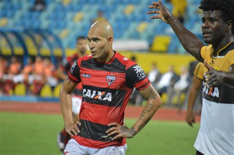 Sem Tito Atlético Go Vai Ao Mercado Para Contratar Mais Um Atacante