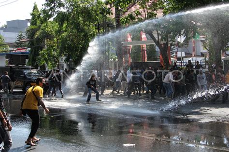 Simulasi Pengamanan Pemilu Di Makassar ANTARA Foto