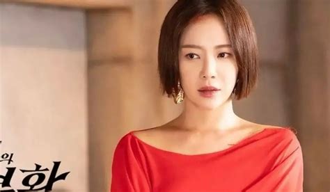Hwang Jung Eum Just Exposed Her Husbands Alleged Mistress Plastering