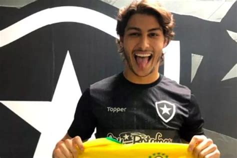 Jogador De Futebol é Condenado Por Atropelar E Matar Casal No Rio