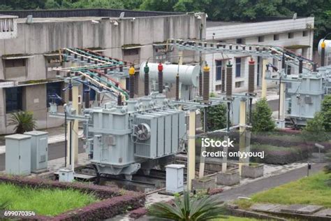 Gardu Transformator Daya Tegangan Tinggi Foto Stok Unduh Gambar