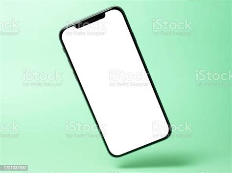 스마트 폰 모형 빈 화면과 녹색 배경에 고립 된 그림자와 전화 가벼움의 상징 신선도 의 경쾌함 복사 공간 현대 기술 소셜 네트워크 및 응용 프로그램 공중 부양에 대한 스톡