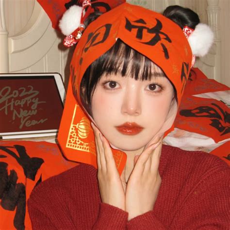 2023最新高清红色喜庆新年女生头女生头像我要个性网