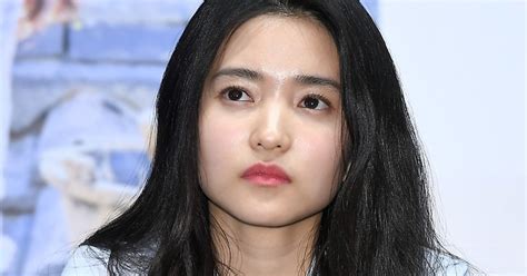 포토엔hd 김태리 질문듣는 진지한 눈빛