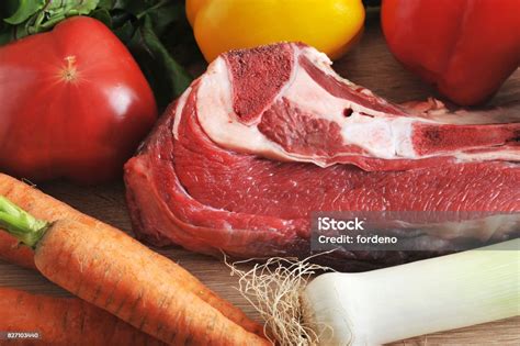 야채 스프 컬렉션 고기감자 토마토 당근 마늘 파 사탕 무 고추 파 슬 리와 쇠고기 감자 요리에 대한 스톡 사진 및 기타 이미지