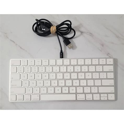 Nice Condition Apple Magic Keyboard 2 Silver Wireless A1644 W Charging